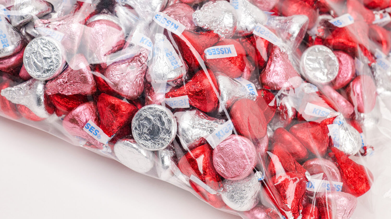HERSHEY'S KISSES Milk Chocolates in Valentine Red, Pink & Silver Foils ...