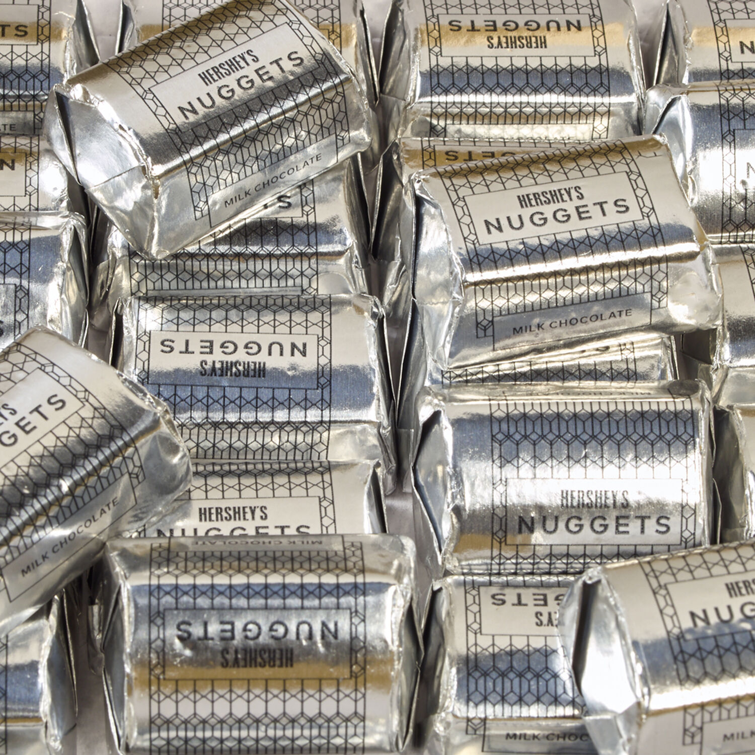 HERSHEY'S NUGGETS Collection Signature Gold 3-Tier Gift Box